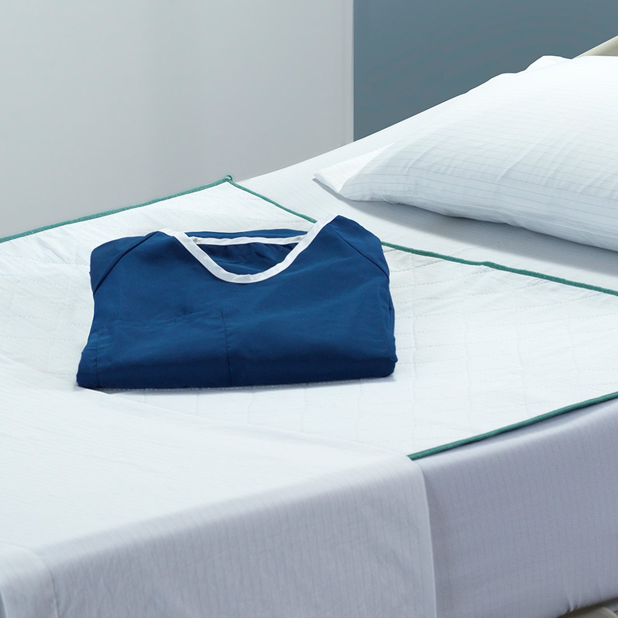 DermaTherapy® Patient Gown | Skin-Friendly Medical Apparel | Standard ...